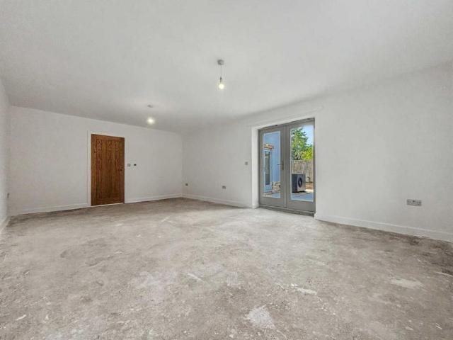 4 bedroom detached house to rent