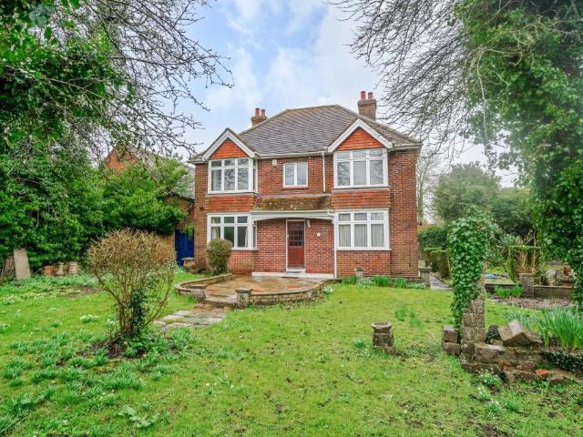 4 bedroom detached house to rent