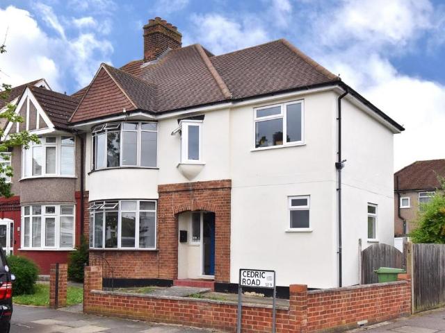 4 bedroom detached house to rent