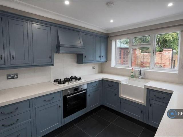 4 bedroom detached house to rent