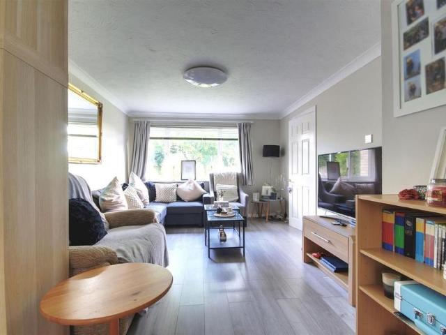 4 bedroom detached house to rent