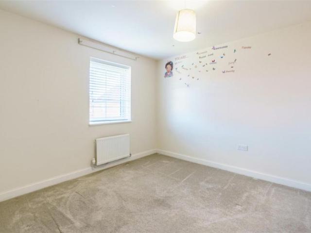 4 bedroom detached house to rent