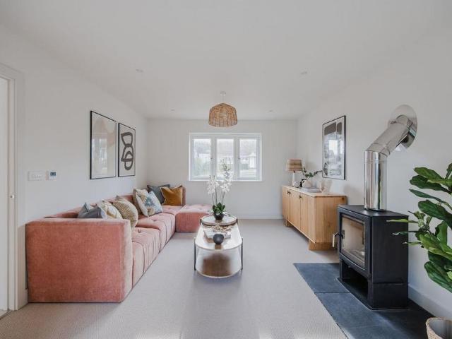 4 bedroom detached house to rent