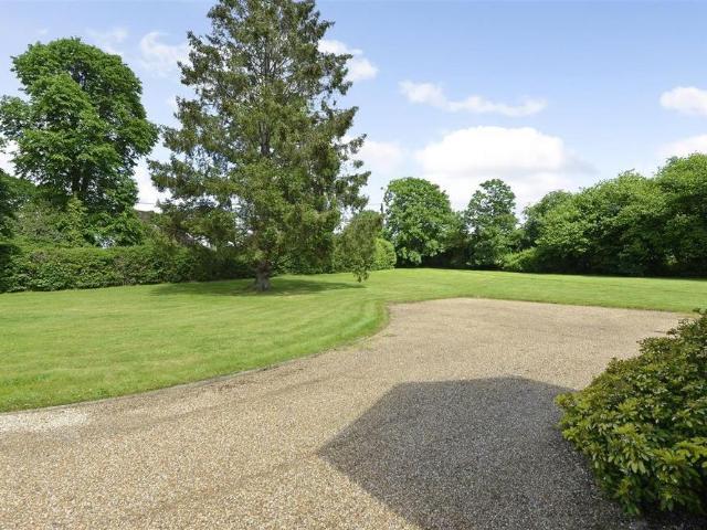 4 bedroom detached house to rent