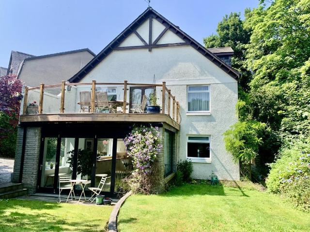 4 bedroom detached house to rent