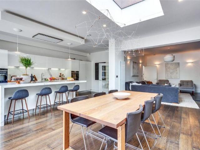 4 bedroom detached house to rent