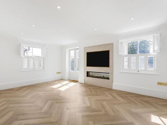 4 bedroom detached house to rent