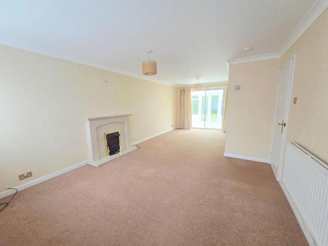 4 bedroom detached house to rent