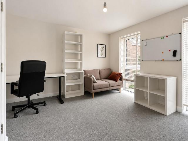 4 bedroom detached house to rent