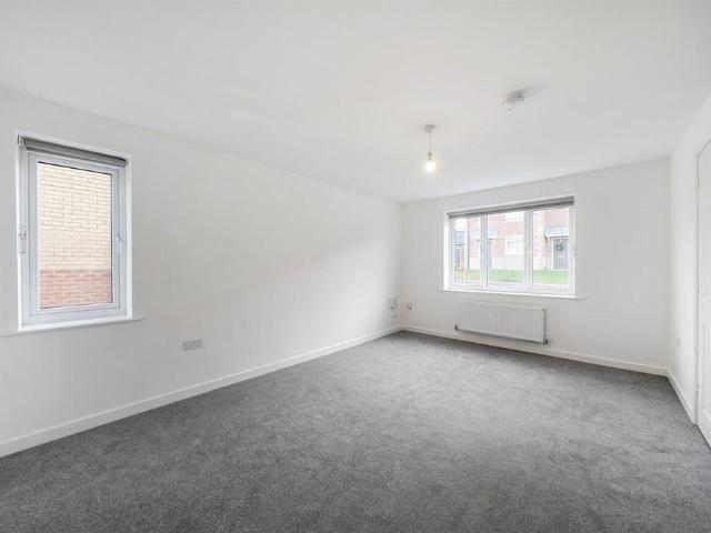 4 bedroom detached house to rent