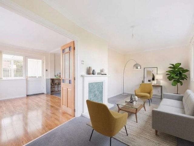 4 bedroom detached house to rent