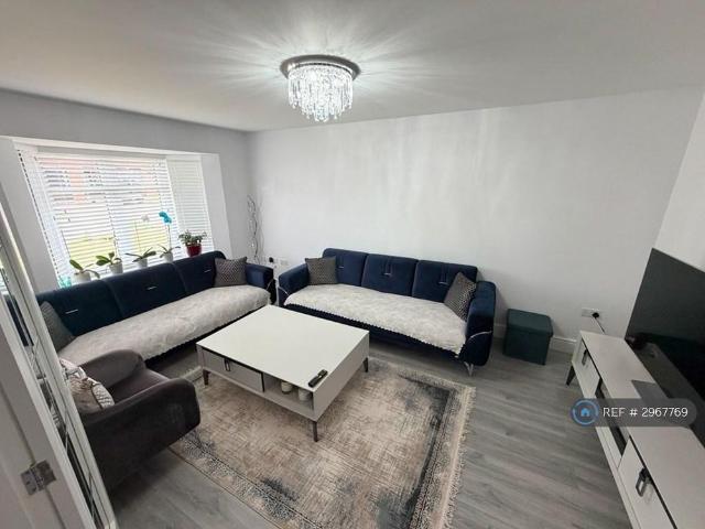 4 bedroom detached house to rent