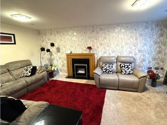 4 bedroom detached house to rent