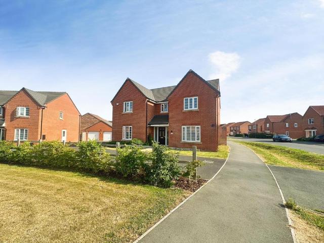 4 bedroom detached house to rent