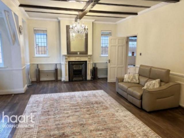 4 bedroom detached house to rent
