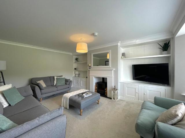 4 bedroom detached house to rent