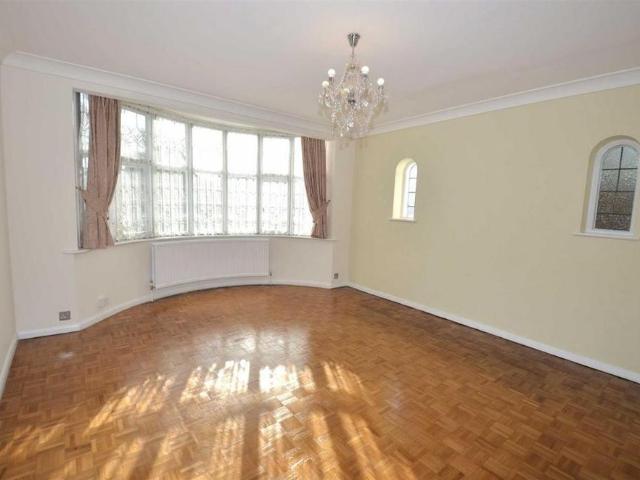 4 bedroom detached house to rent