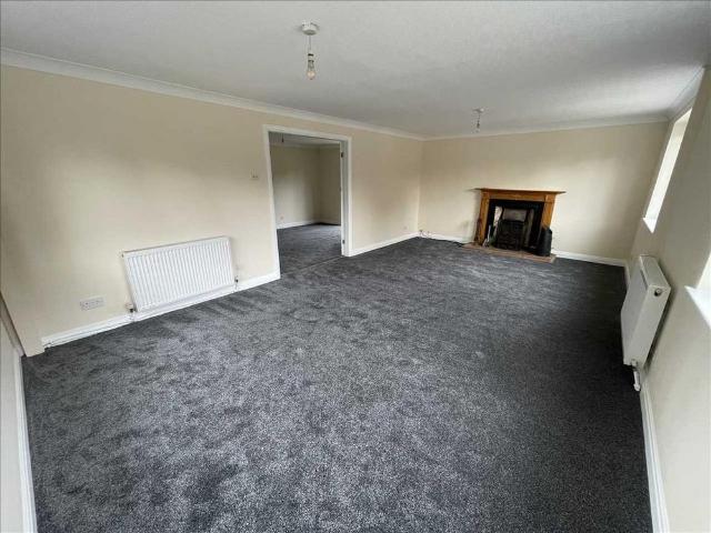 4 bedroom detached house to rent