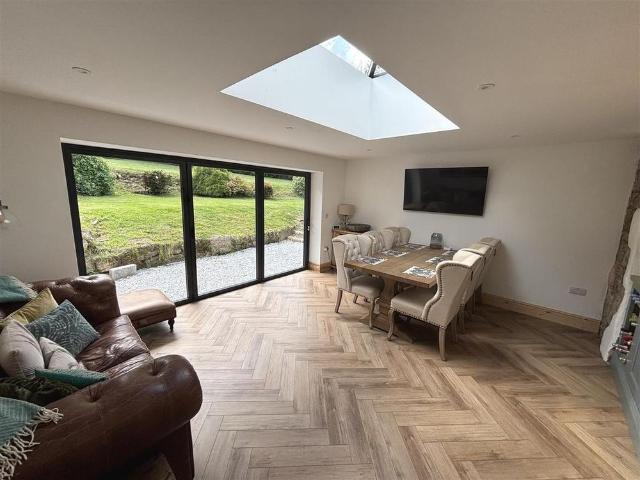 4 bedroom detached house to rent
