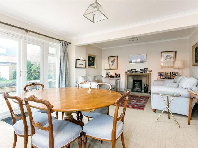 4 bedroom detached house to rent