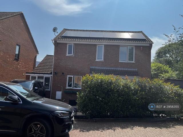 4 bedroom detached house to rent