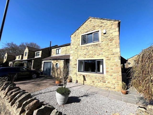 4 bedroom detached house to rent