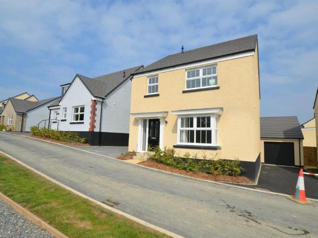 4 bedroom detached house to rent