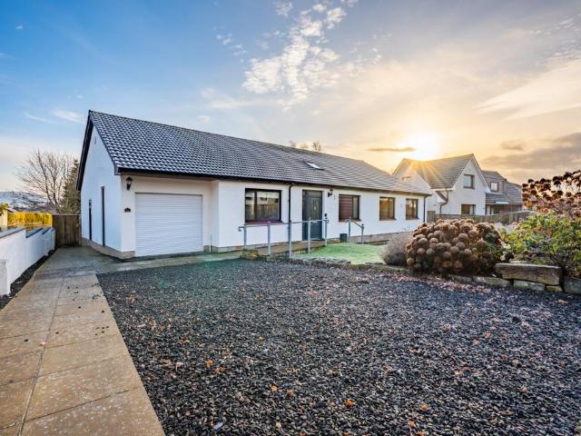 4 bedroom detached house to rent