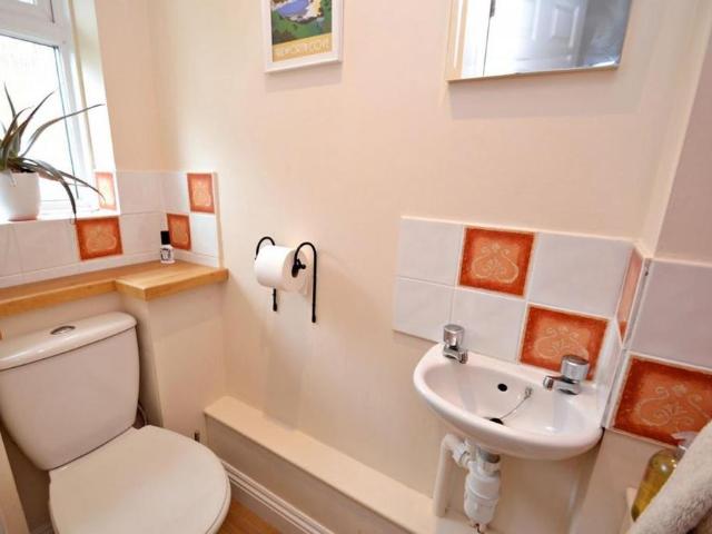 4 bedroom detached house to rent