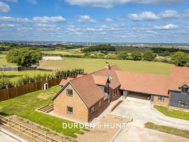 4 bedroom detached house to rent