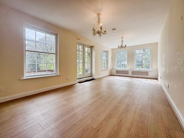 4 Bedroom Detached House To Rent