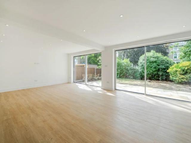 4 bedroom detached house to rent