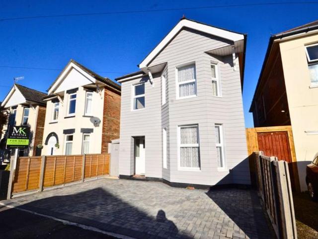 4 bedroom detached house to rent
