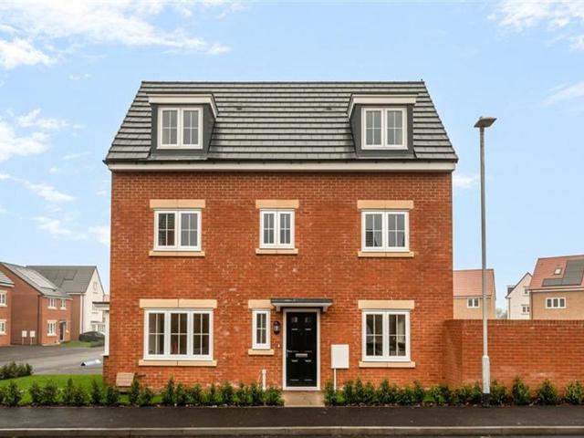 4 bedroom detached house to rent