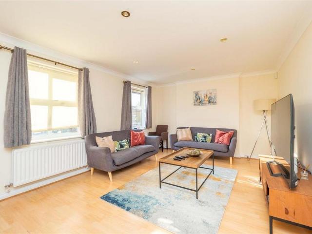 4 bedroom detached house to rent
