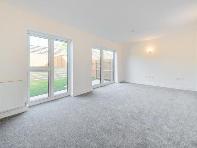 4 bedroom detached house to rent