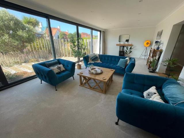 4 bedroom detached house to rent