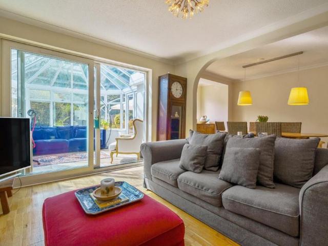 4 bedroom detached house to rent