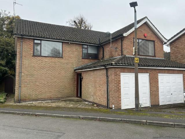 4 bedroom detached house to rent