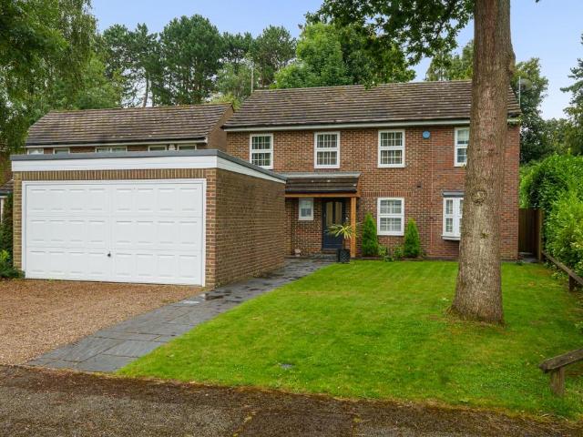 4 bedroom detached house to rent