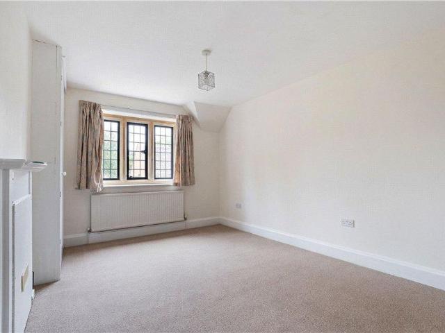 4 bedroom detached house to rent