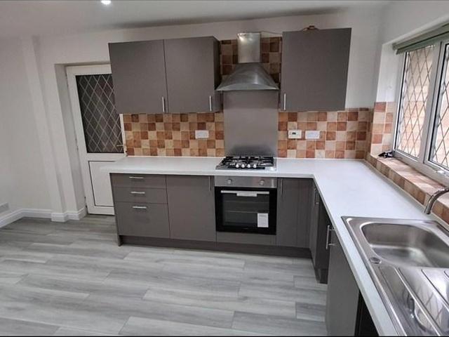 4 bedroom detached house to rent