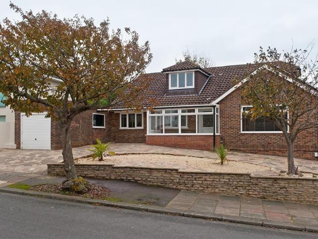 4 bedroom detached house to rent