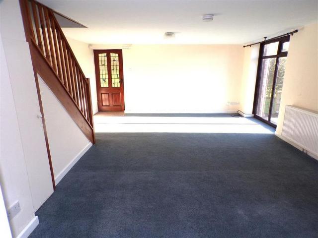 4 bedroom detached house to rent