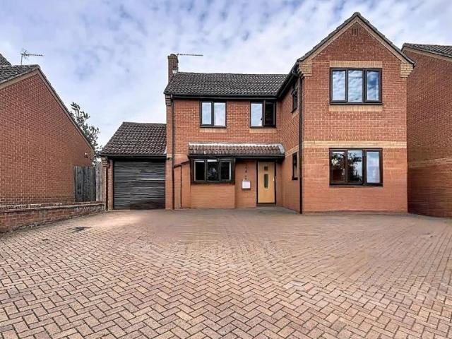 4 bedroom detached house to rent