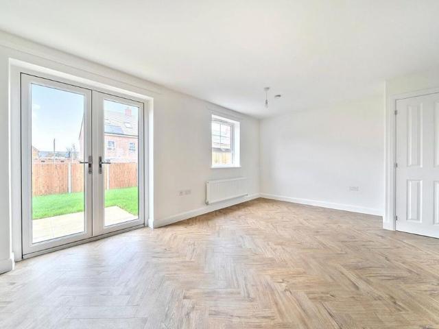 4 bedroom detached house to rent