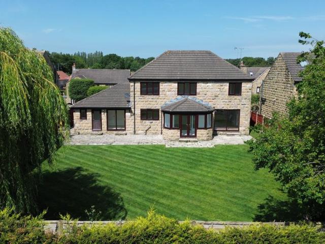 4 bedroom detached house to rent