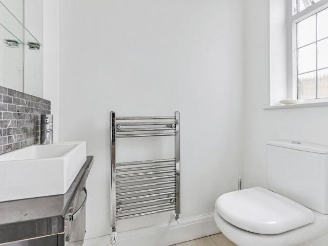 4 bedroom detached house to rent