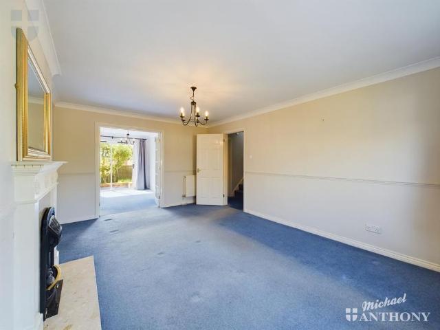 4 bedroom detached house to rent