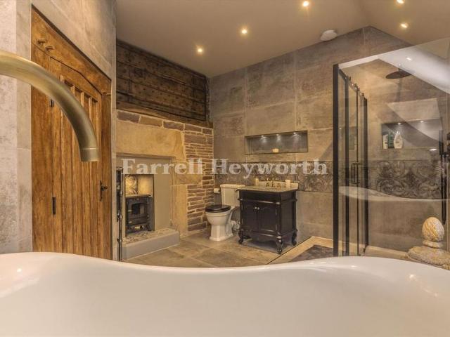 4 bedroom detached house to rent